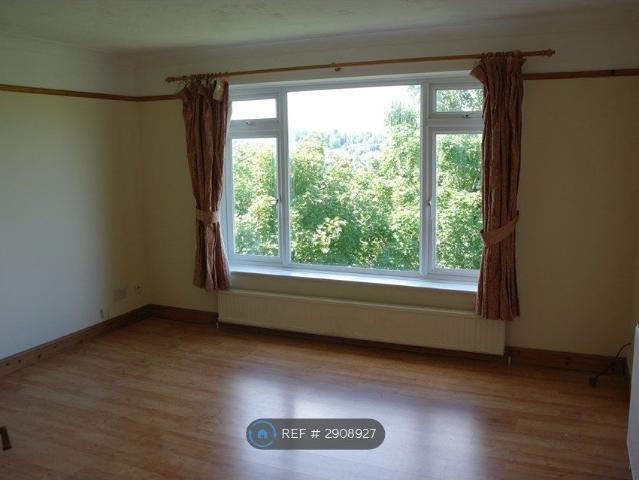 Somerset Road, New Barnet, Barnet EN5, 2 bed flat to rent, £1,850 pcm | PrimeLocation