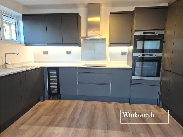 Somerset Road, New Barnet, EN5 2 bed apartment to rent £1,900 pcm £438 pw