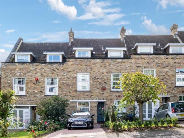 Somerset Road, London 4 bed house to rent £5,500 pcm £1,269 pw