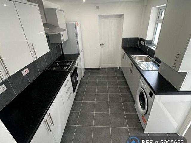 Somerset Road, London, N18 3 bed terraced house to rent £2,600 pcm £600 pw