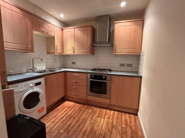Somerset Road, Redhill RH1, 2 bed flat to rent, £1,350 pcm | PrimeLocation