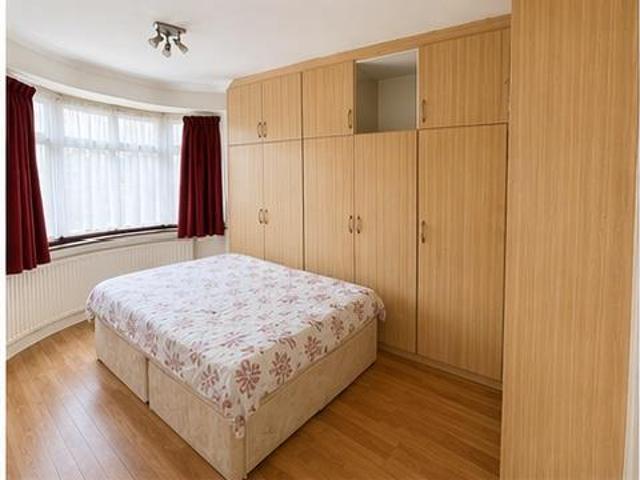 Somerset Road, Southall UB1 4 bed terraced house to rent £2,800 pcm £646 pw