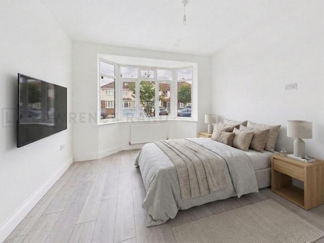 Somerset Road, Southall, UB1 2 bed flat to rent £2,250 pcm £519 pw