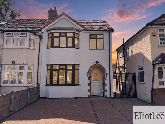 Somerset Road, Southall UB1 3 bed maisonette to rent £2,700 pcm £623 pw
