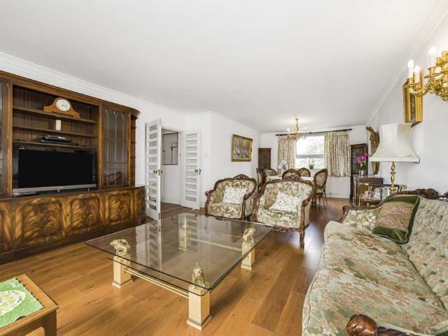 Somerset Square, Holland Park, W14 3 bed apartment to rent £4,600 pcm £1,062 pw