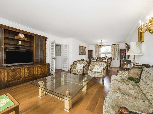 Somerset Square, Holland Park W14, 3 bed flat to rent, £4,600 pcm | PrimeLocation