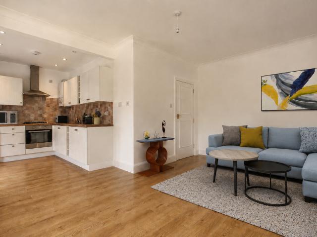 Somerton Road, London, NW2 3 bed apartment to rent £2,300 pcm £531 pw