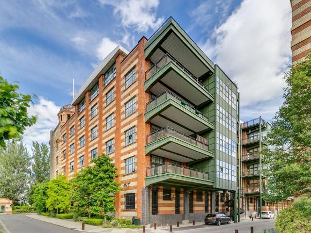 Somerville Avenue, Barnes, London, SW13 3 bed flat to rent £5,000 pcm £1,154 pw