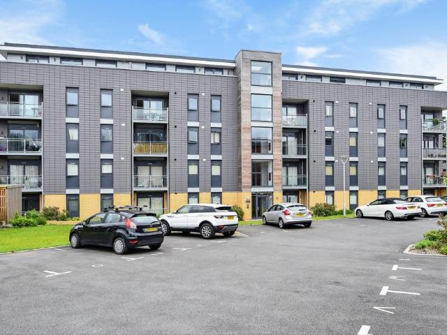 Somerville Court, Newsom Place, St. 2 bed flat to rent £2,100 pcm £485 pw