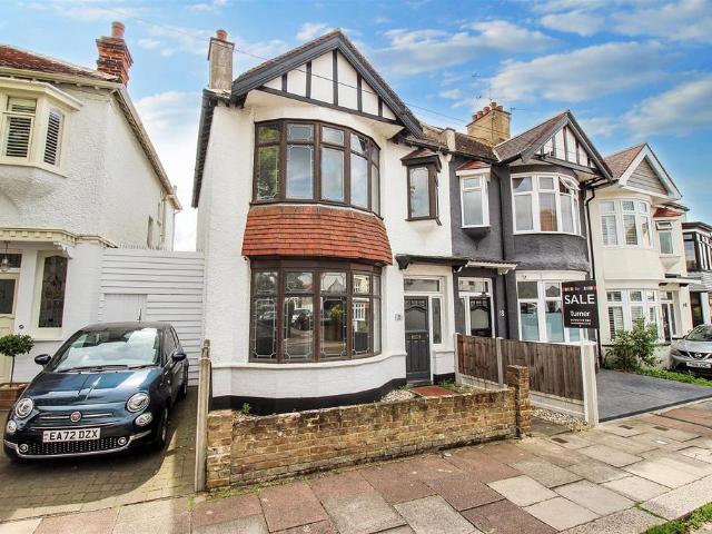 Somerville Gardens, Leigh On Sea, Essex 4 bed semi detached house to rent £1,950 pcm £450 pw