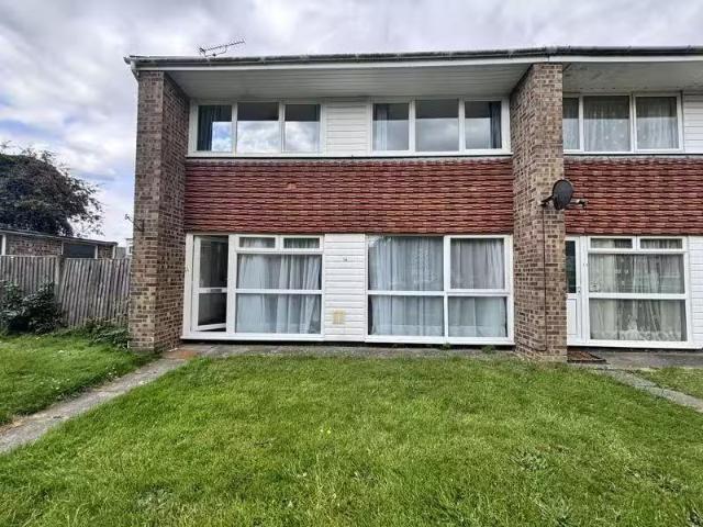 Somner Close, Canterbury 3 bed semi detached house to rent £.