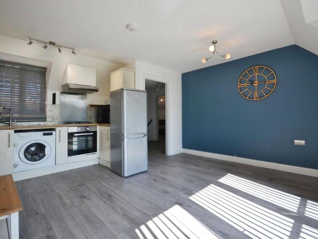 Sona Gardens, Tilehurst, Reading RG30, 2 bed flat to rent, £1,350 pcm | PrimeLocation