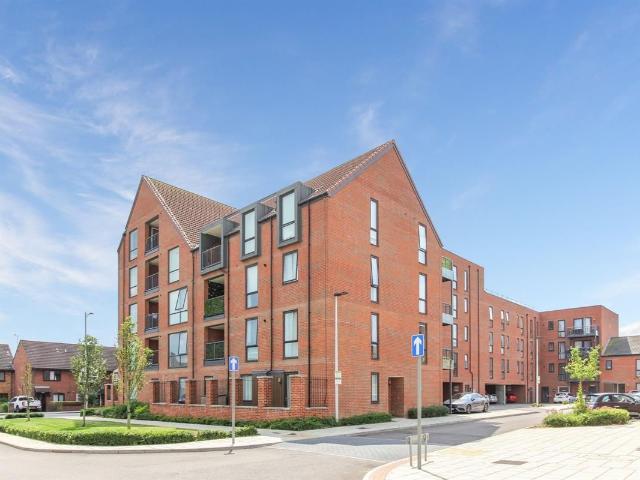 Sonar House, Hainault IG6, 2 bed flat to rent, £1,650 pcm | PrimeLocation