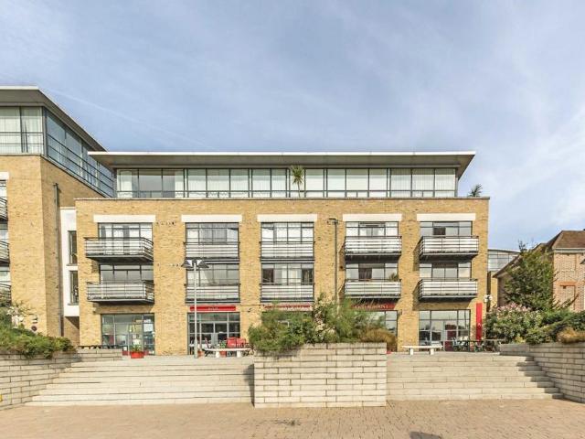 Soap House Lane, Brentford TW8 1 bed flat to rent £1,750 pcm £404 pw