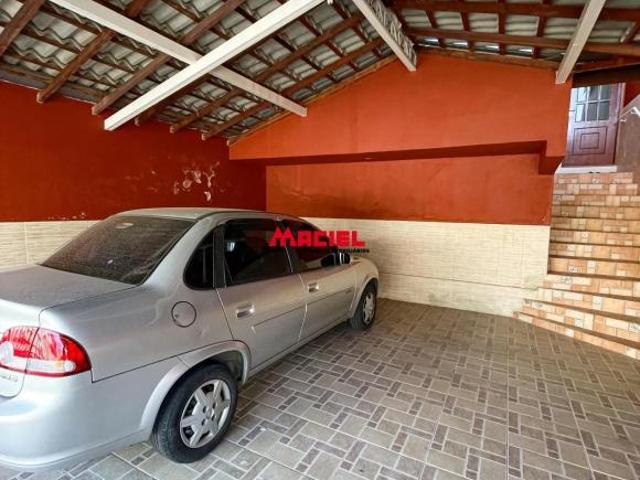 sobradão com 3 pavimentos, com excelente acabamento