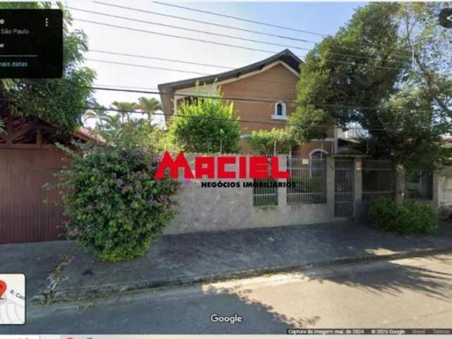 sobradão com muito espaço interno e externo, no Jd Alvorada