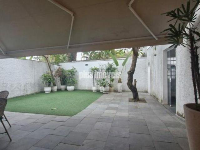 Sobradão de esquina, uso residencial ou comercial