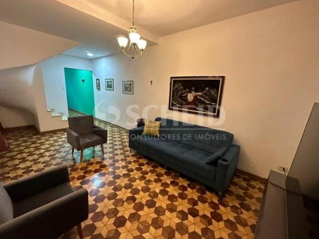 SOBRADÃO MOBILIADO COM ENTRADA LATERAL EM EXCELENTE LOCALIZAÇÃO NO CAMPO GRANDE