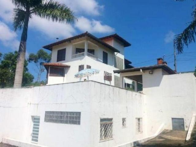 Sobradão perto da Igreja Messianica e do Solo Sagrado