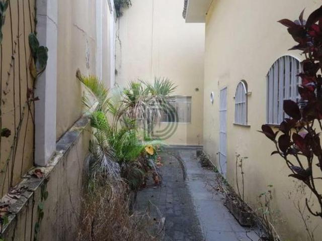 Sobradão Residencial/Comercial de Esquina 400 m² de Área Construída!