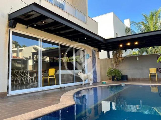 Sobrada á Venda no Condominio Belvedere l, 368m2 de Terreno, 3 suítes sendo uma master com closet