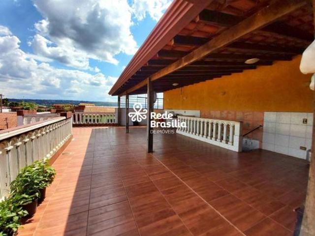 Sobradinho 2, DF. Residência de 3 Pavimentos com Varanda Gourmet e Vista Panorâmica