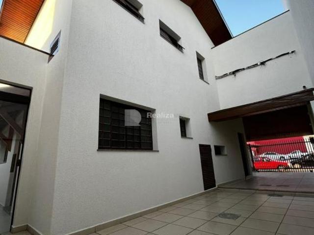 Sobrado muito bem acabado à venda, com 3 quartos sendo 2 suítes, com 190 m²