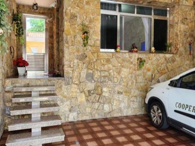 Sobrado muito bom, 2 dormitórios grande em local com farta condução