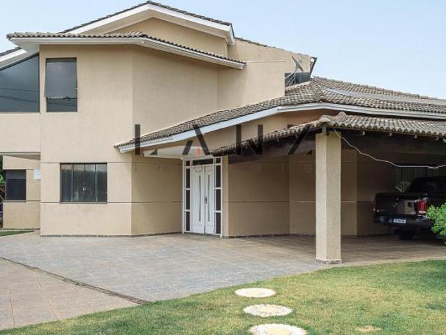 Sobrado maravilhoso com 1.600 m² de área total. Aceita permuta — consulte as condições na descrição