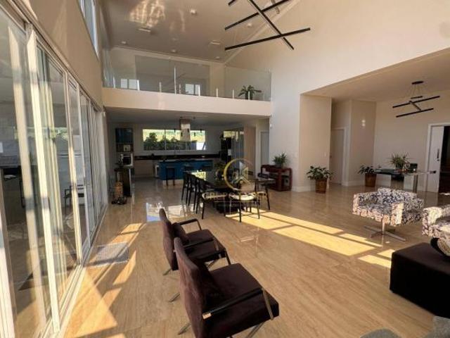 Sobrado maravilhoso 497 m² 4 suítes a venda em condomínio fechado de São José dos Campos!