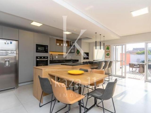 Sobrado Mobiliado, 4 quartos, 2 suítes, 4 banheiros, 3 vagas | 249m² | Bom Retiro