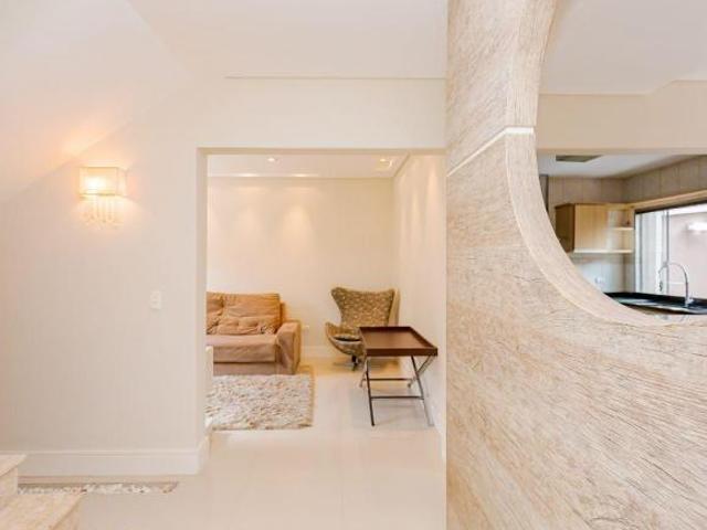Sobrado Mobiliado 268m² 3 Quartos, 4 banheiros, 8 vagas Centro