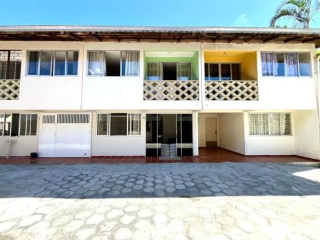 Sobrado mobiliado com 3 Quartos no bairro Piçarras Guaratuba PR