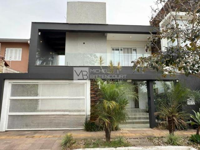 Sobrado mobiliado, com piscina e 4 vagas