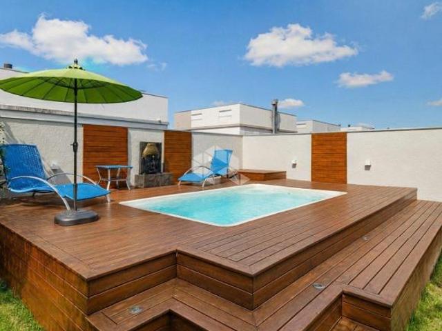Sobrado mobiliado com piscina privativa, 3 dormitórios e suíte Porteira Fechada