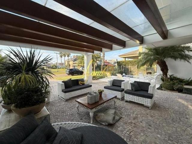 Sobrado mobiliado e decorado com piscina