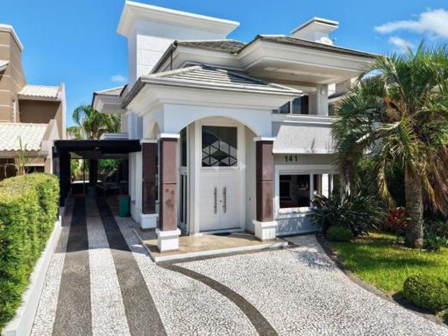 Sobrado mobiliado e decorado condominio fechado Condado de Capão