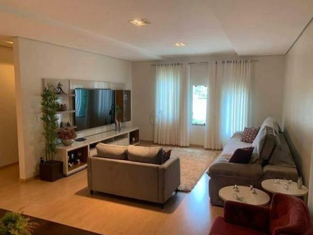 SOBRADO MODERNO, 5 QUARTOS SENDO 4 SUÍTES, AREJADO COM BLINDEX, SOLTO NO TERRENO