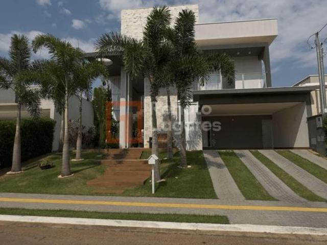 Sobrado moderno com piscina e alta qualidade no Condomínio do Lago – Goiânia