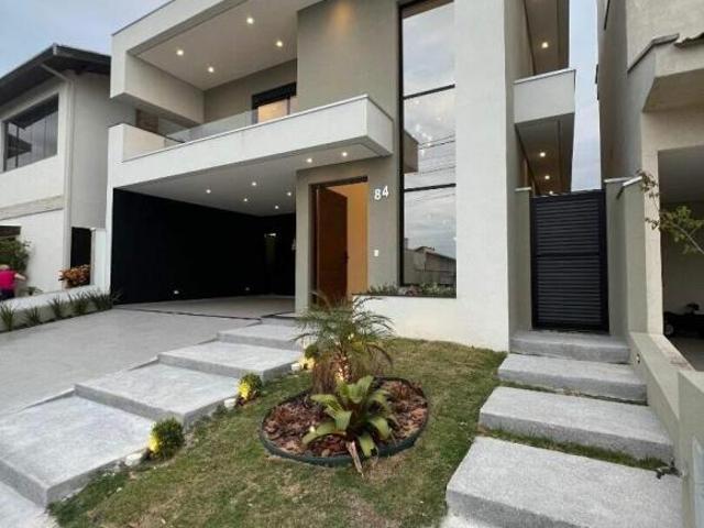 Sobrado moderno com piscina, novo Disponível para venda no Condomínio Residencial Pinheiros de Treme