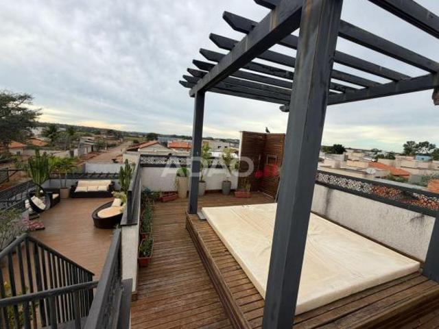 Sobrado Moderno com Rooftop, Piscina Aquecida e Suíte com Closet no Residencial Antônio Carlos Pires