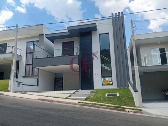 Sobrado Moderno com 3 Suítes e Pé Direito Duplo – 234m² Construídos