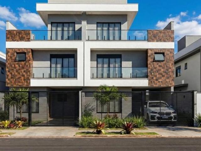 Sobrado moderno à venda no Capão da Imbuia com 220,62m², terraço incrível e 2 vagas