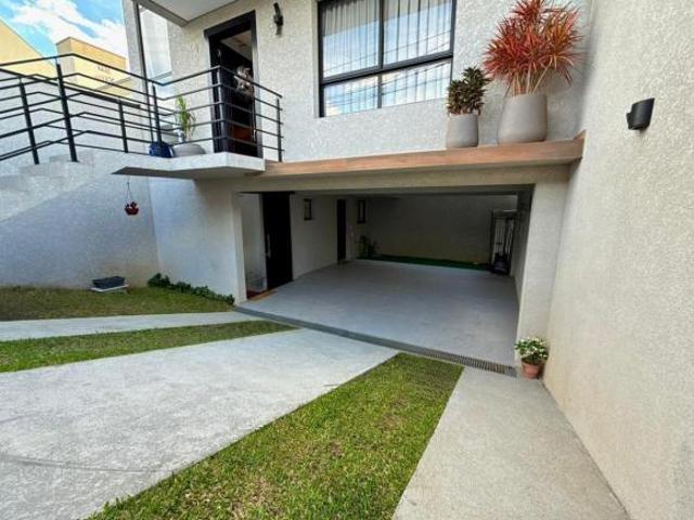 Sobrado Moderno à Venda no Portão | 153 m² Privativos | 3 Quartos | Suíte | 4 Vagas