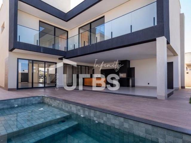 Sobrado moderno à venda no Portal do Sol Green – 320m² de construção em lote de 406m²