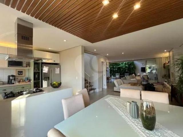 Sobrado Moderno e Reformado com 225m² Tremembé