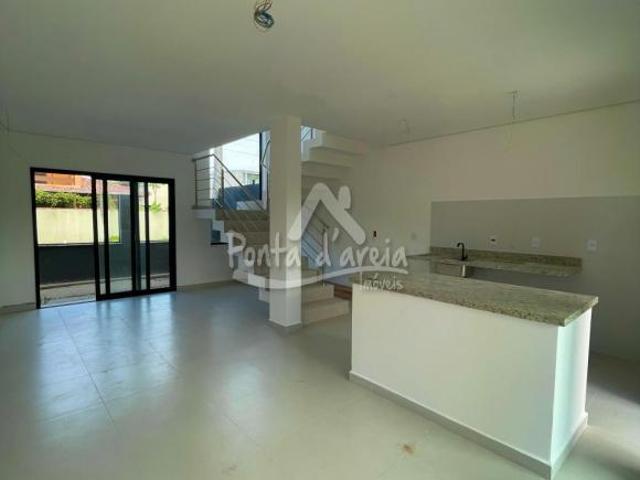 Sobrado Moderno em Pontal do Sul