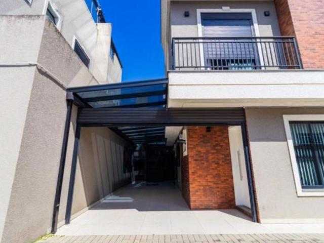“Sobrado moderno no Boqueirão com 4 quartos, suíte com closet, terraço com jacuzzi e 2 vagas de gara