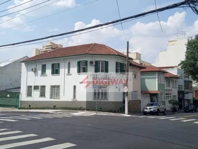 Sobrado na Aclimação com 3 suítes, 3 vagas, 206 m2 de área construída
