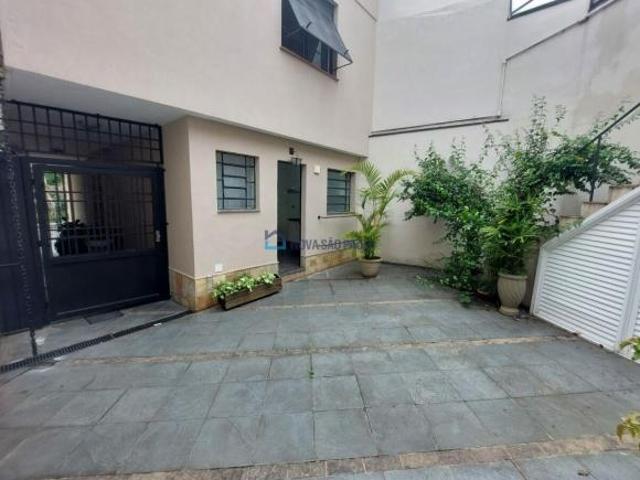Sobrado na Aclimação, 140m², 3 quartos, 1 suíte, 2 vagas, fins comerciais, zona mixta